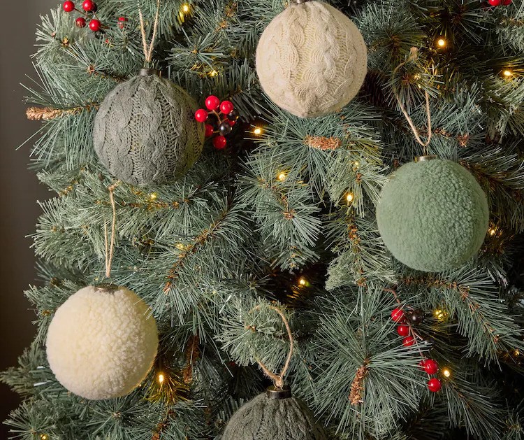 Top 10 Christmas Bauble Sets for Every Budget 2024